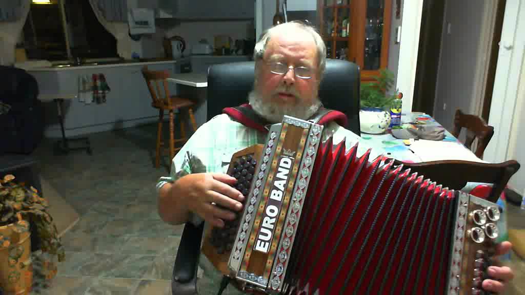 Leo Playing "Wein, Weib ond Gesang" - YouTube