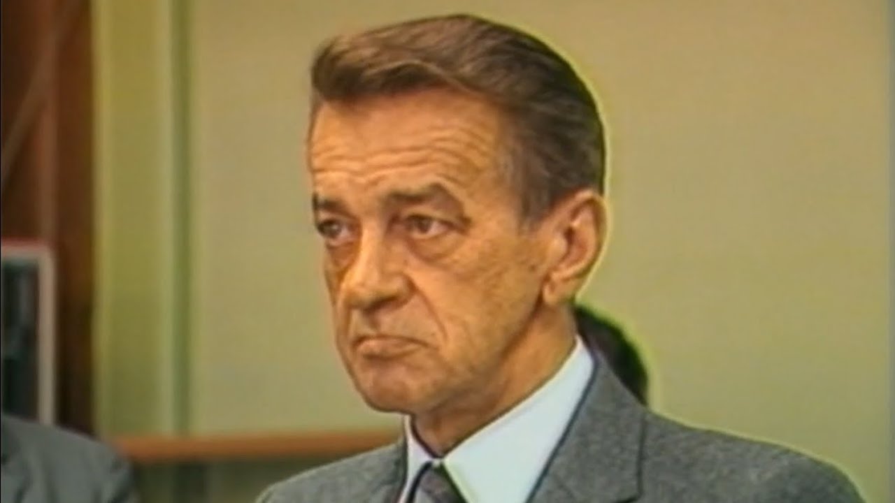 Miroslav Válek vyznamenaný (1987) - YouTube