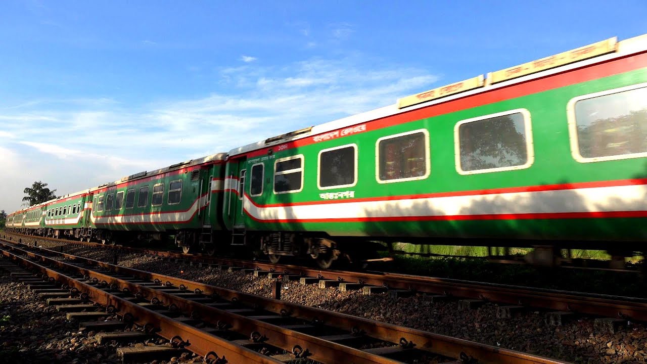 Parabat Express Train (পারাবত এক্সপ্রেস ট্রেন) in 4K Ultra HD - YouTube