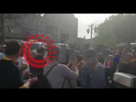 Eşref Kolçak'ın cenaze aracına selfie engeli... Ünlülerle foto çektirmek için cenazeyi unuttular