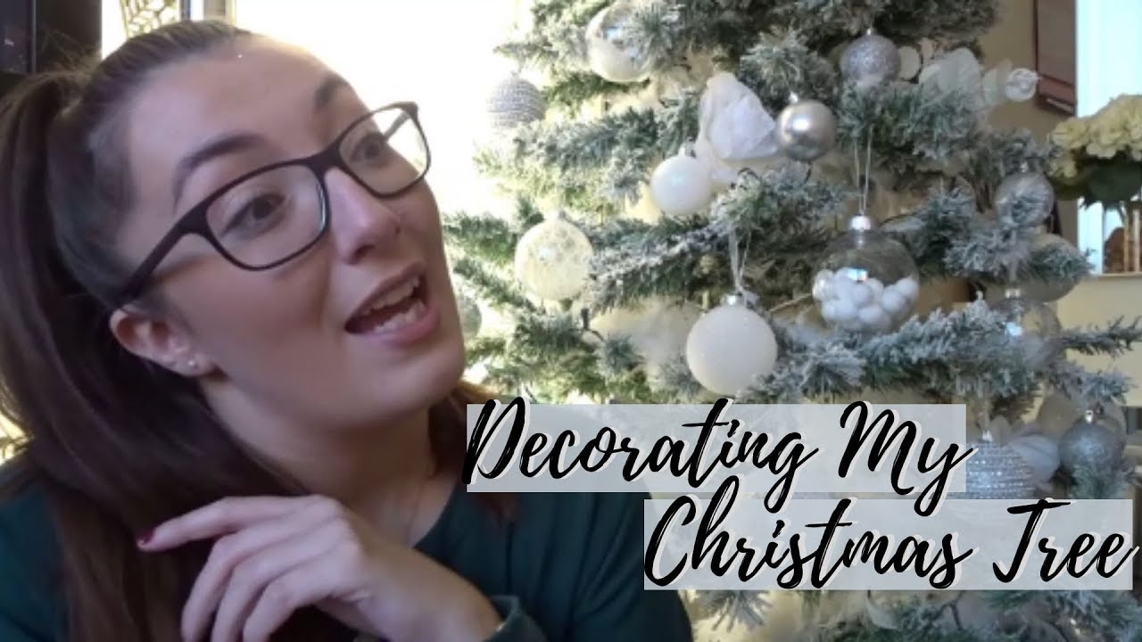 DECORATING MY CHRISTMAS TREE!!/Lauren Mee - YouTube
