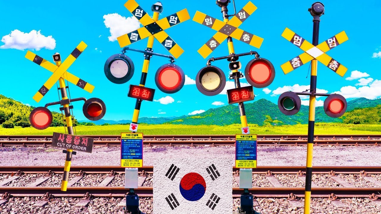 Japanese Railroad Crossing (踏切) Animation | Realistic Train Sounds # ...
