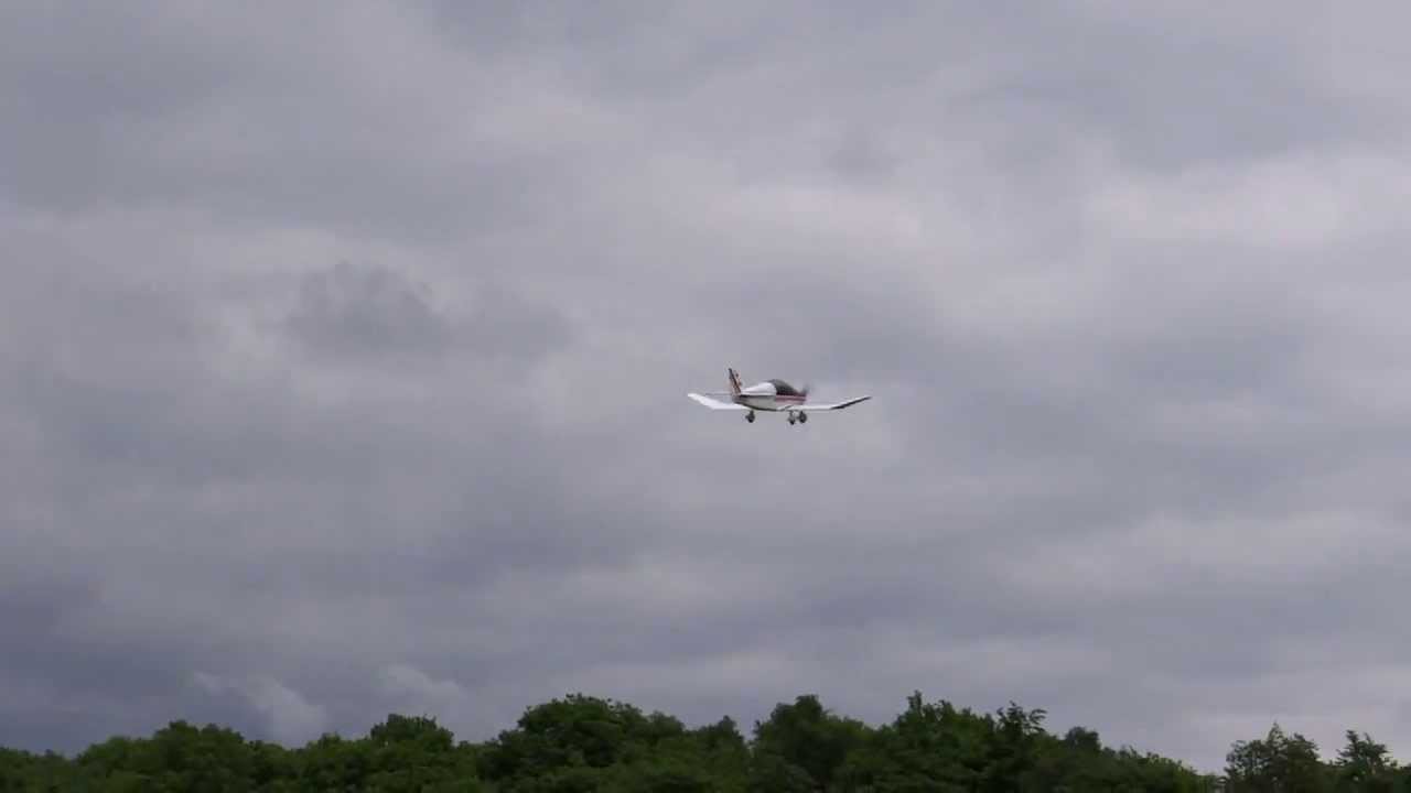 Uli mit der Hype Jodel Robin DR400 - YouTube