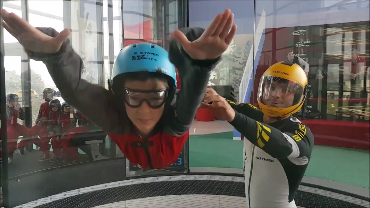 Aero Gravity: Volare a Milano - YouTube