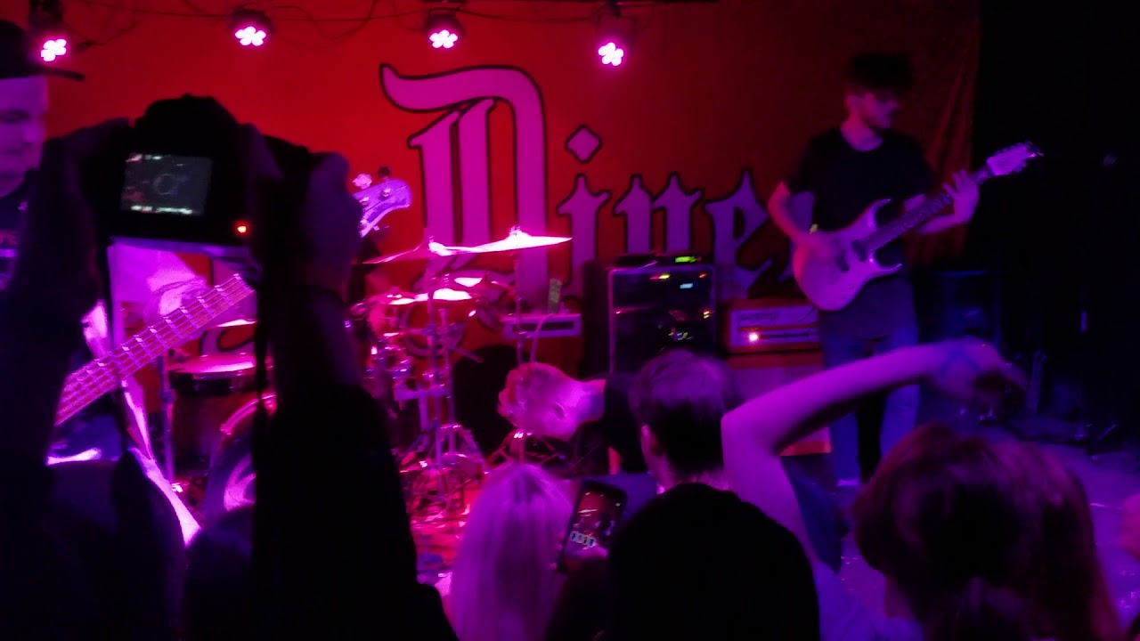 Slaves - I Know a Lot of Artists Live (Holy Diver, Sacramento, CA ...