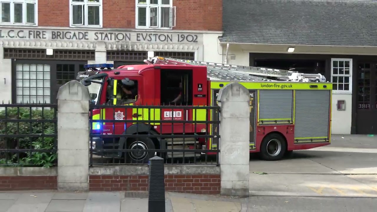 London fire engine turning out! - YouTube