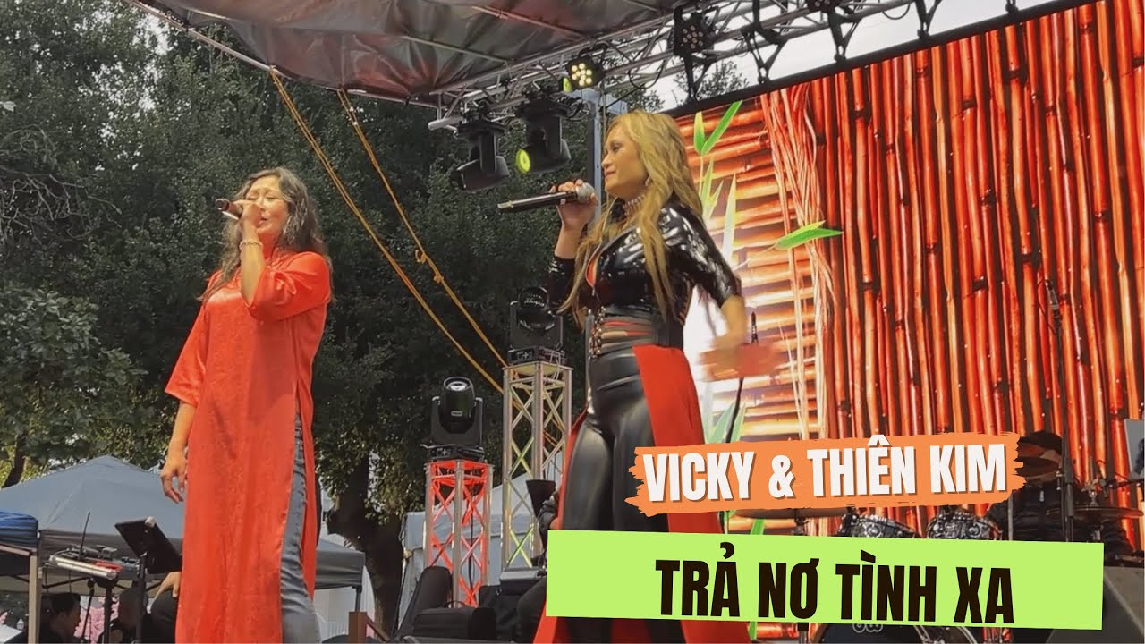 Vicky & Thiên Kim Trả Nợ Tình Xa Xuân Bên Mẹ Hội Chợ Tết Giáp Thìn 2024 - YouTube