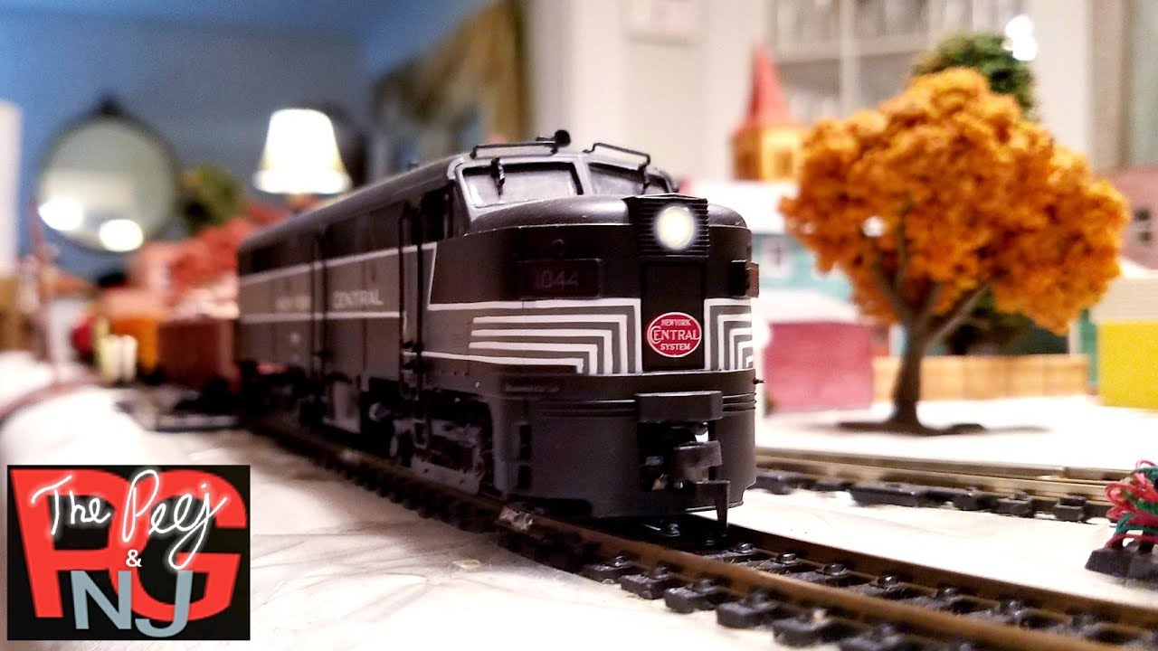NYC Alco FA-2 Hauling Junk and Stuff | HO Scale Model Trains - YouTube