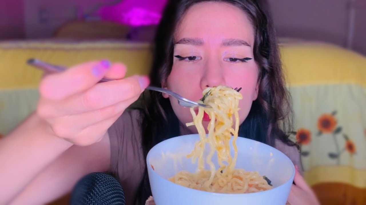ASMR comiendo ramen con kimchi picante🥵 🍜 - YouTube