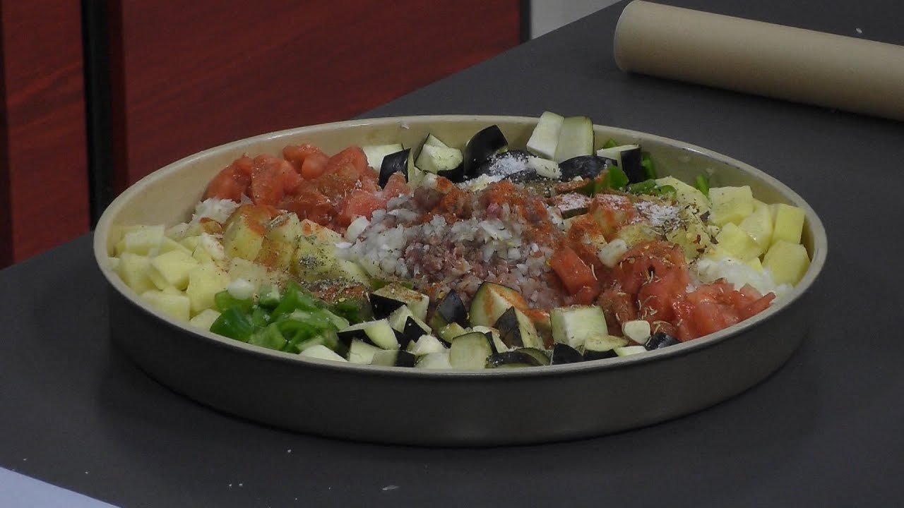 Turli me mish të grirë në furrë nga zonja Vjollca - YouTube