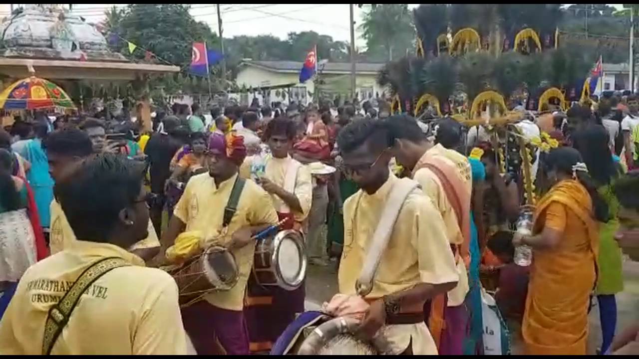Sri Marathandavar Vel Urumi Melam @ Ulu Tiram Mariamman Temple - YouTube