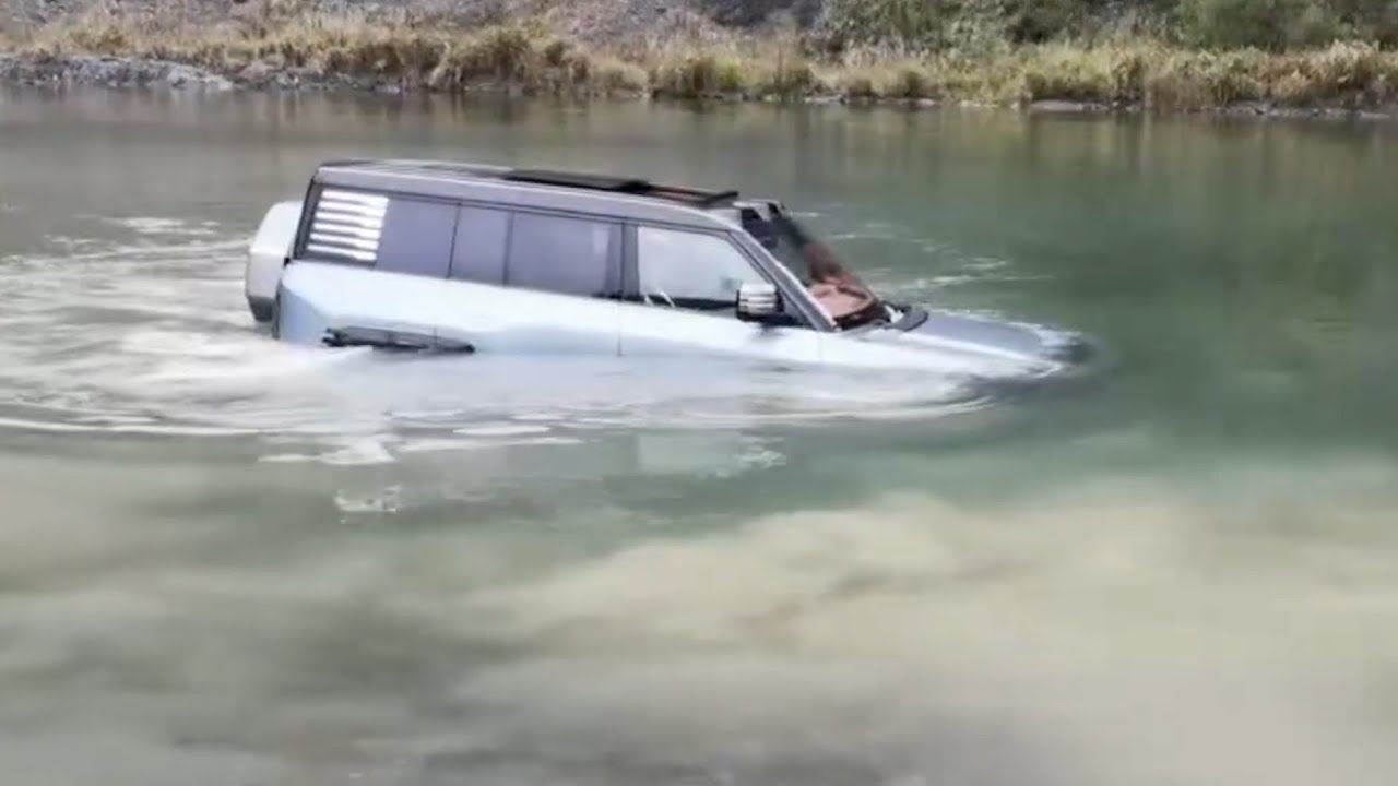 BYD Yangwang U8 Underwater Driving: Interior Perspective Footage - YouTube