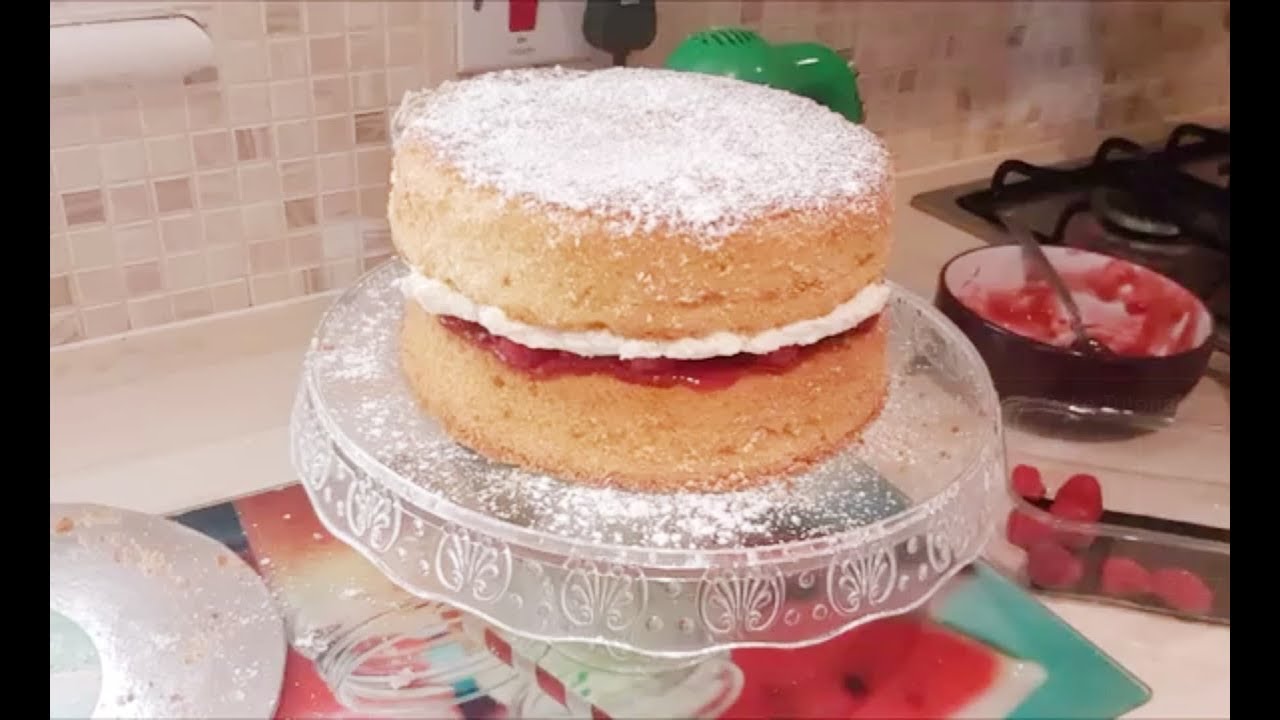 How To Make A Victoria Sponge Cake or Pound Cake Tutorial for Beginners ...