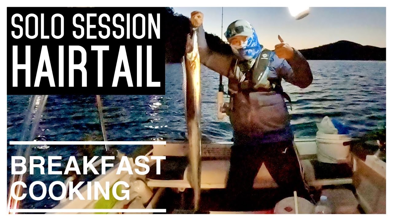 Early morning solo Hairtail fishing and Breakfast cooking on the boat ...