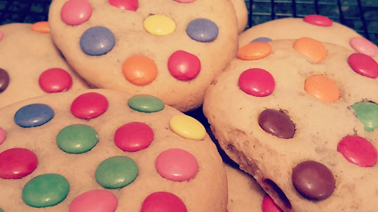 Nutella Stuffed Smarties Cookies - YouTube