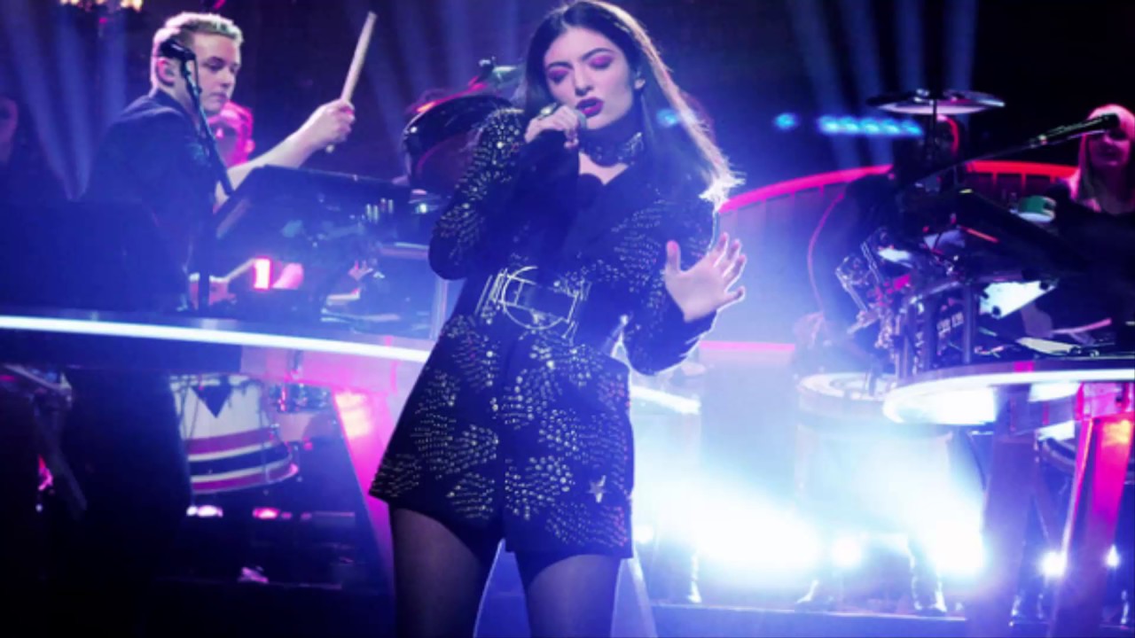 SNl: Watch Lorde Green Light the Saturday Night Live Stage - YouTube