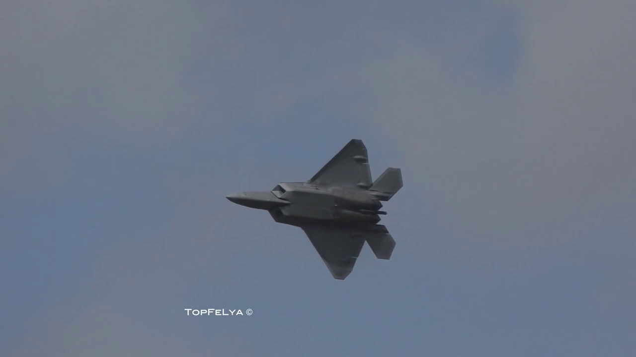 F 22 Raptor vs Typhoon Eurofighter takeoff and some flying display ...