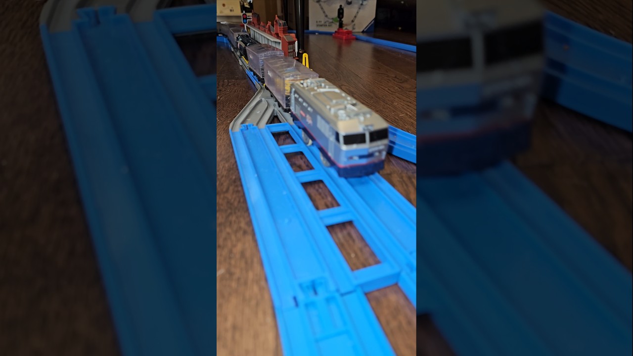 PLARAIL S-46 EF510 RED THUNDER (TYPE SILVER) - Takara Tomy - YouTube