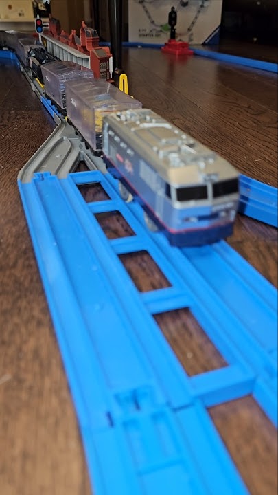 PLARAIL S-46 EF510 RED THUNDER (TYPE SILVER) - Takara Tomy - YouTube