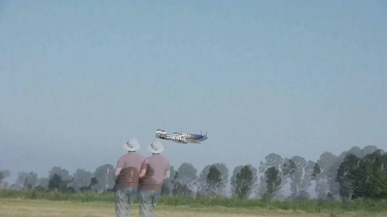 FMS P-51B @HobbyBox - YouTube