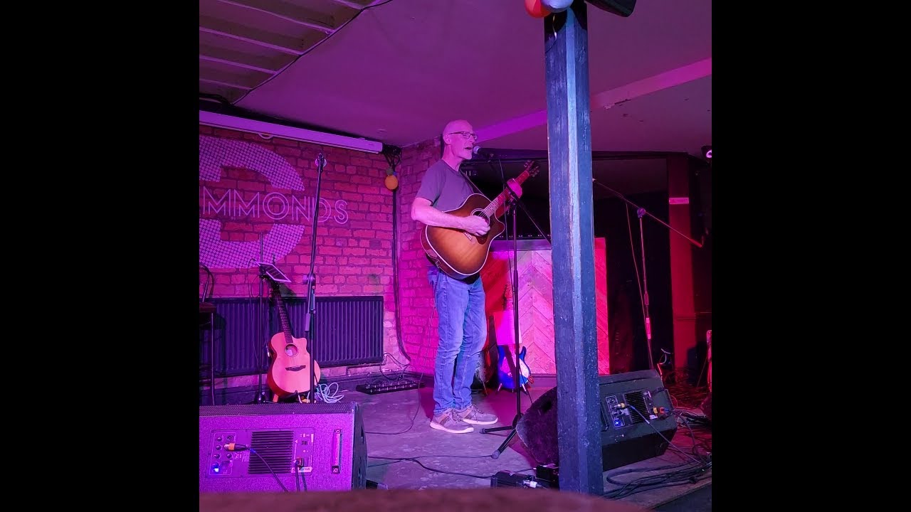 Charlie Williams performing Face on a Wall live @ Drummonds (song ...