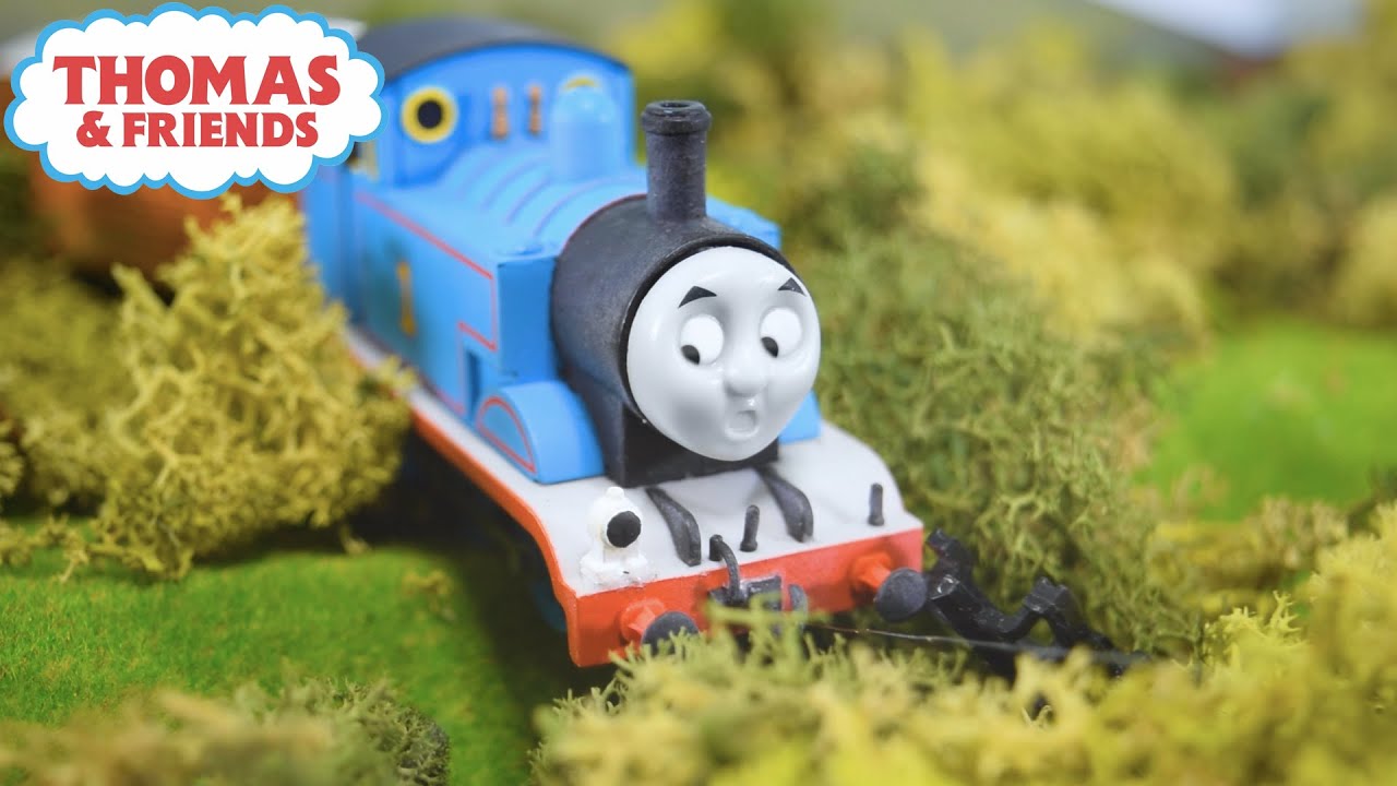 Thomas Crashes Into The Buffers! | Thomas' Shortcut | Thomas & Friends ...