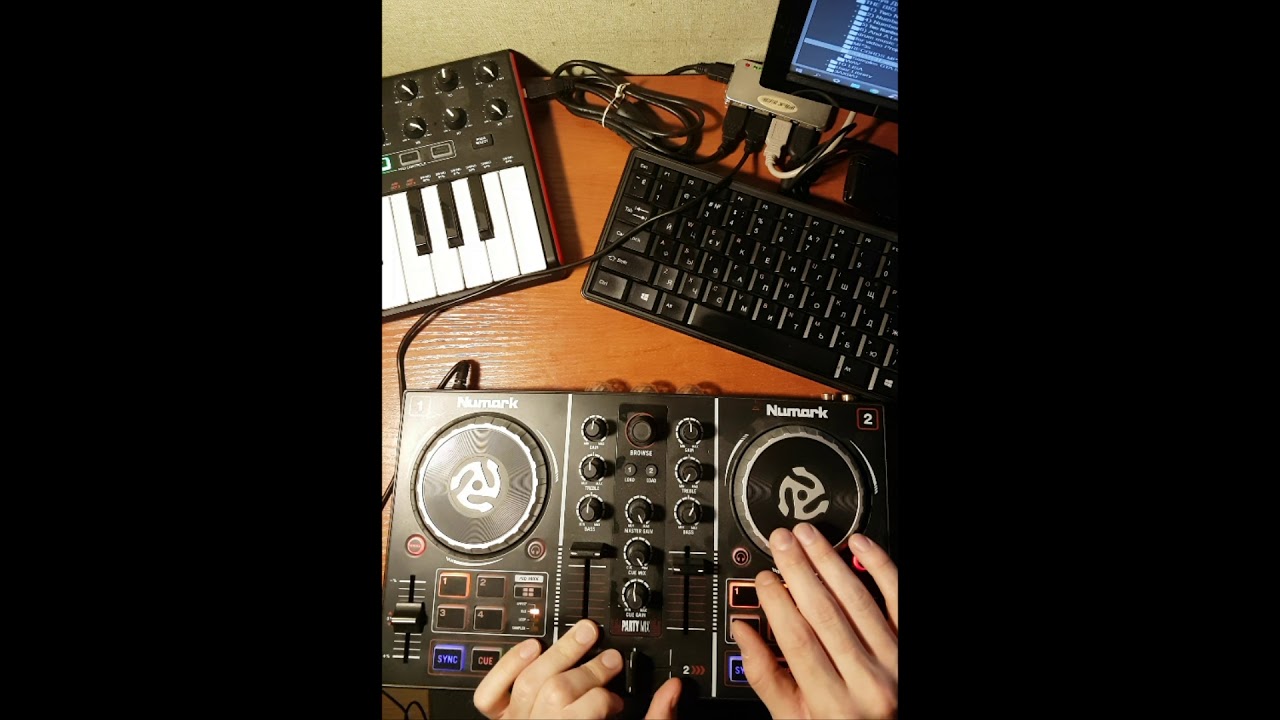 1 Level of scratching on Numark Party Mix - YouTube