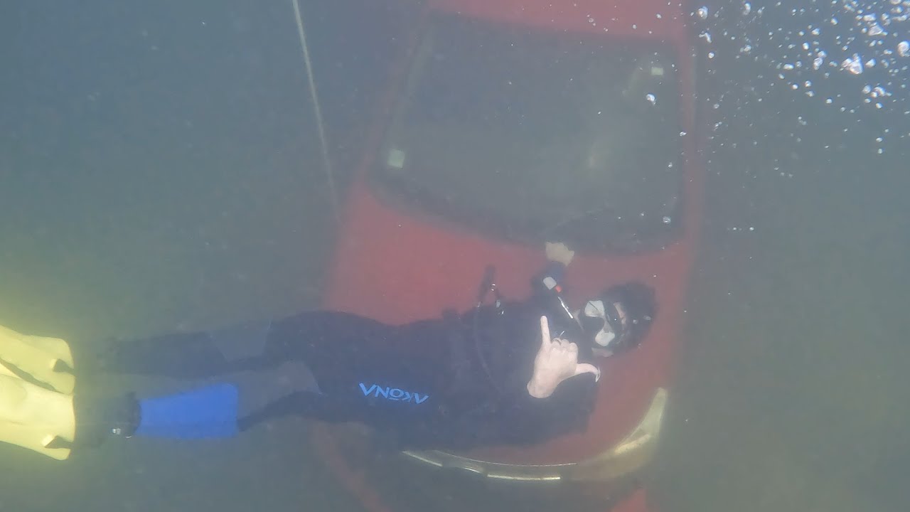 Scuba Diving a sunken city bus and Ford Focus at Fantasy Lake - YouTube