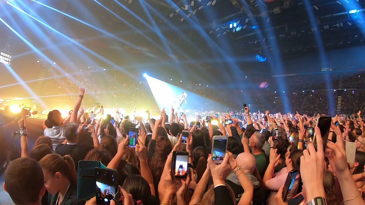 ENTRATA FABRIZIO MORO CONCERTO FORUM DI ASSAGO - YouTube