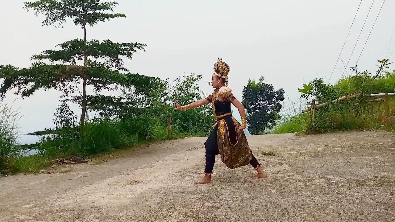 Tari Jaipong SANCANG GUGAT "Risma Puji Rianti" by Sanggar Rahayu - YouTube