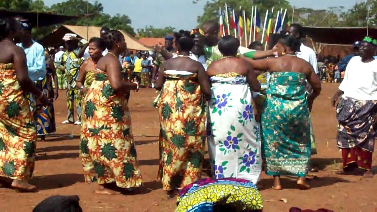Danse traditionnelle lors de la cérémonie d'ouverture du 6ème Festival ...