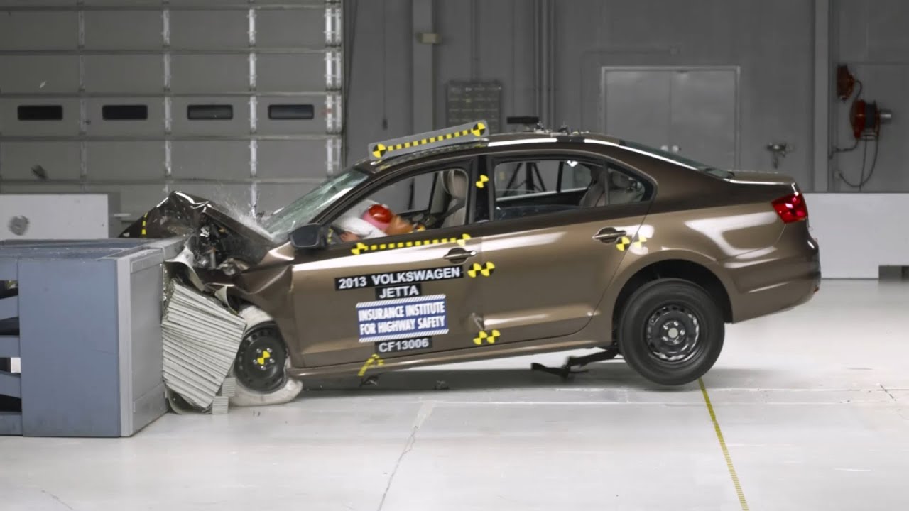 2013 Volkswagen Jetta moderate overlap IIHS research test - YouTube