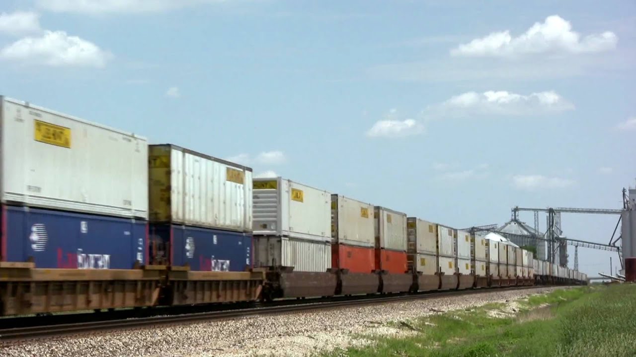BNSF 7519 West at Ransom, Illinois on 5-29-09 - YouTube