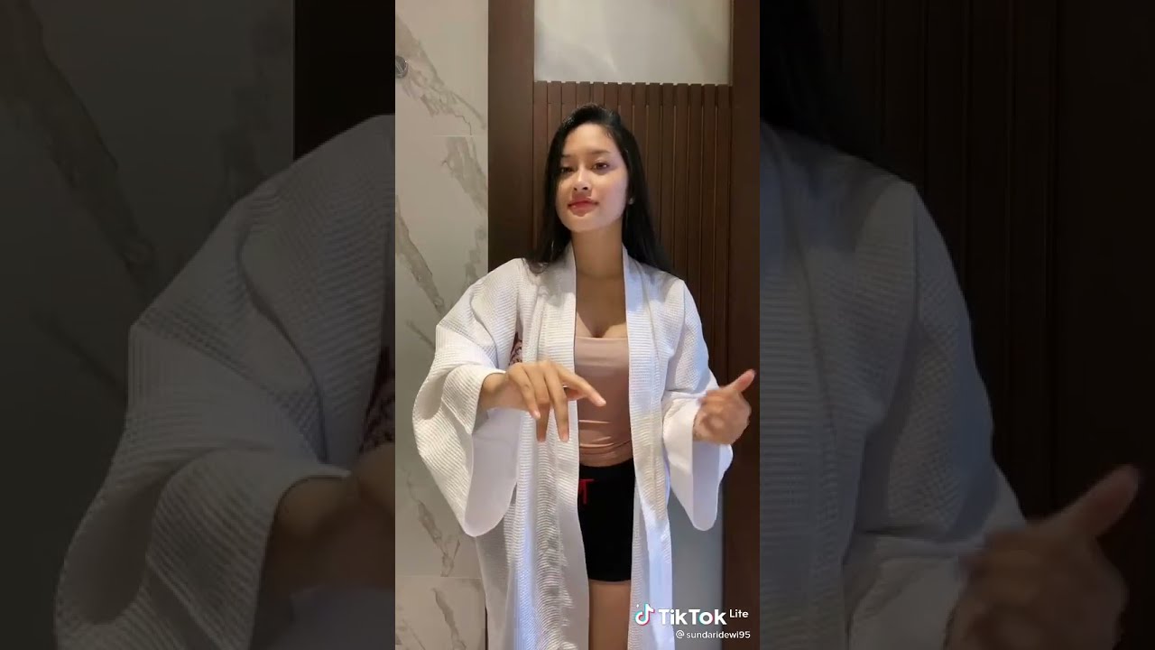 TIK TOK SEKSI MAMAH MUDA PAKAI BAJU TIPIS & CELANA PENDEK | tik tok Mamah muda part 2 - YouTube