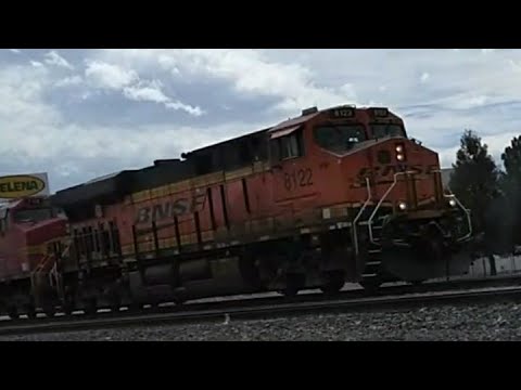 BNSF ES44C4 8122 Leads A Grain Train In Mesquite Siding With Cool Horn Salute 10-23-2022 - YouTube