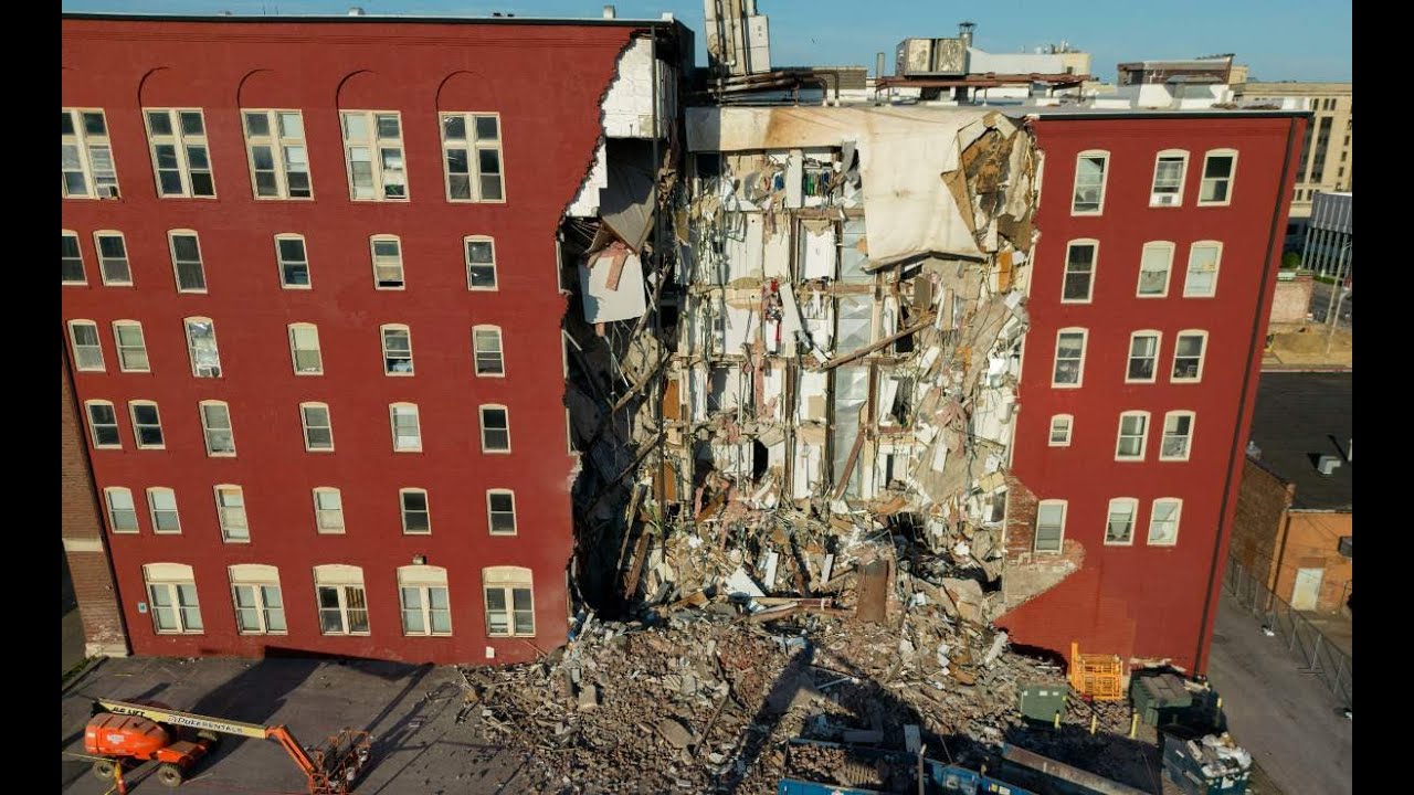Imágenes muestran el colapso de edificio de apartamento en Iowa - YouTube