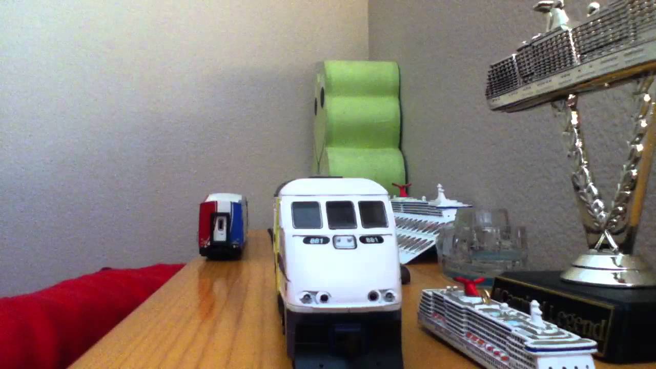 HO Scale Metrolink engine with Nathan K5LA - YouTube