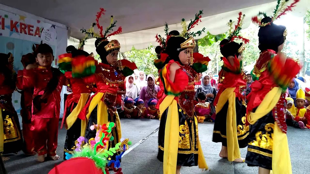 Ondel ondel Dance by TK Ketilang MP UIN - YouTube