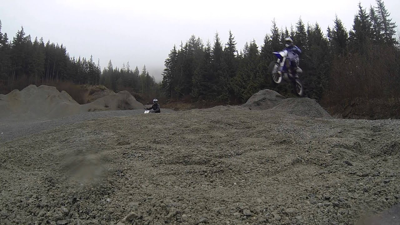 Yz250f 2003 small jumps in Maple Ridge - YouTube