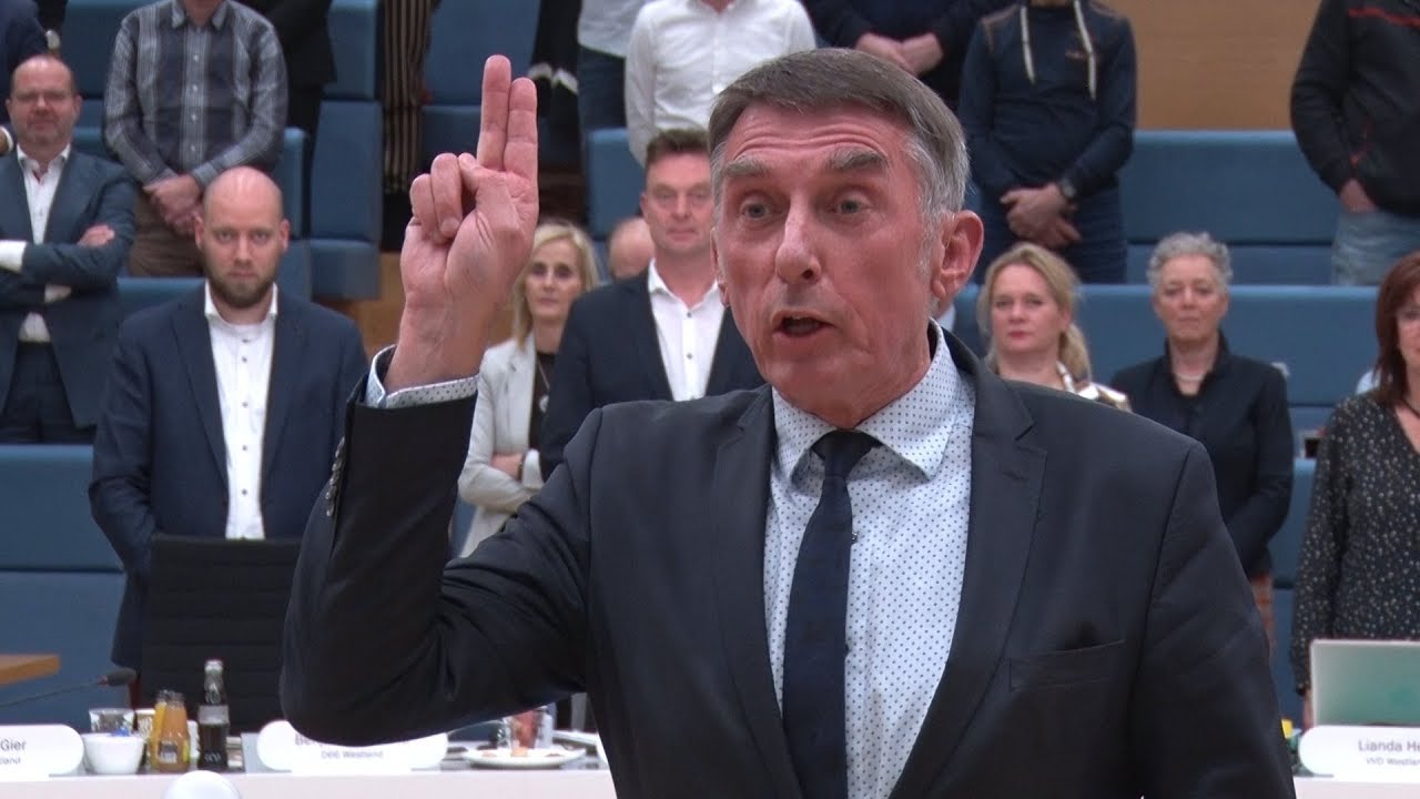 Albert Abee geïnstalleerd als wethouder van Westland - YouTube