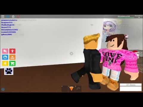 KISS IN ROBLOX!!!!!!!!!!!!!!|Roblox Halloween - YouTube