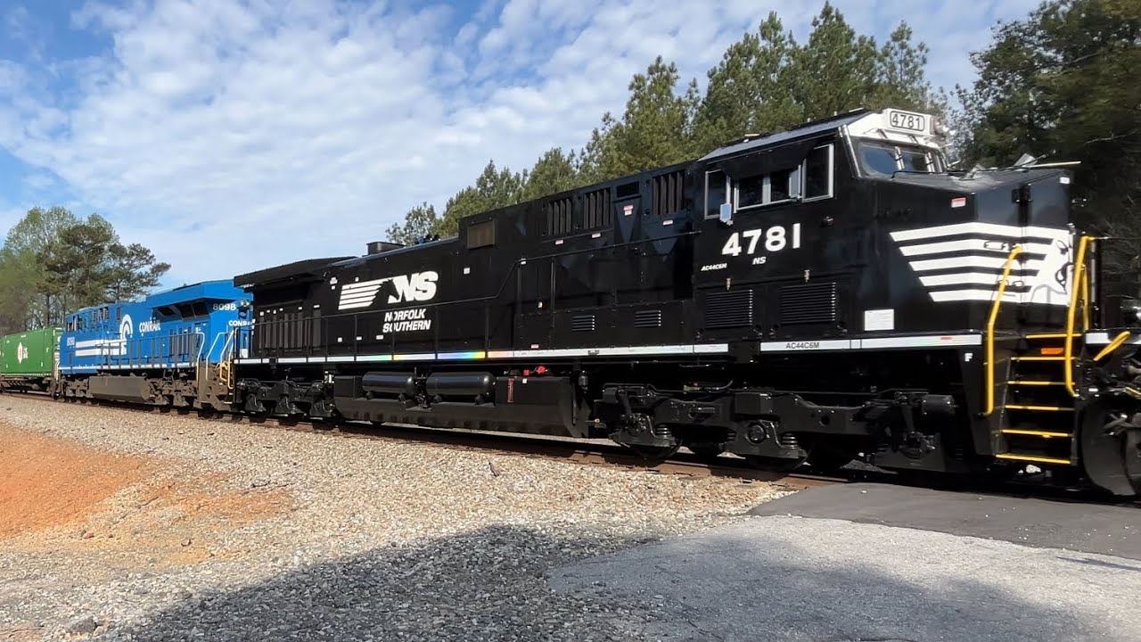 NS CONRAIL HERITAGE 8098 HUGE INTERMODAL TRAIN WITH NEW PAINTED NS 4781 ...