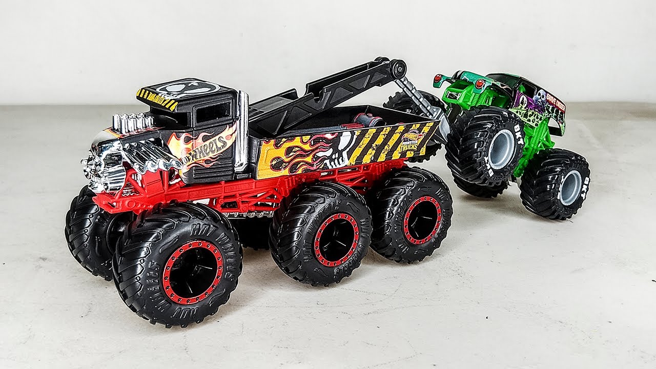 Monster Trucks Big Rigs Hot Wheels bone shaker grua trailer grave ...