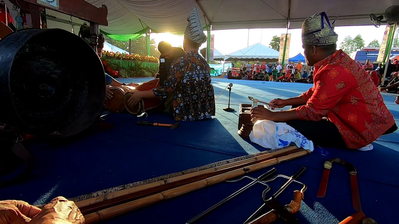 PERSEMBAHAN SILAT MELAYU DAN ALAT MUZIK TRADISIONAL PART 1 - YouTube
