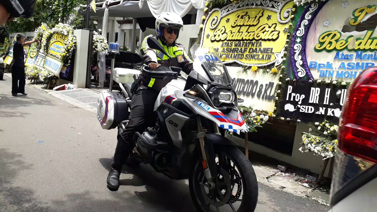 Mobil mewah milik bcl & alm. ashraf - YouTube