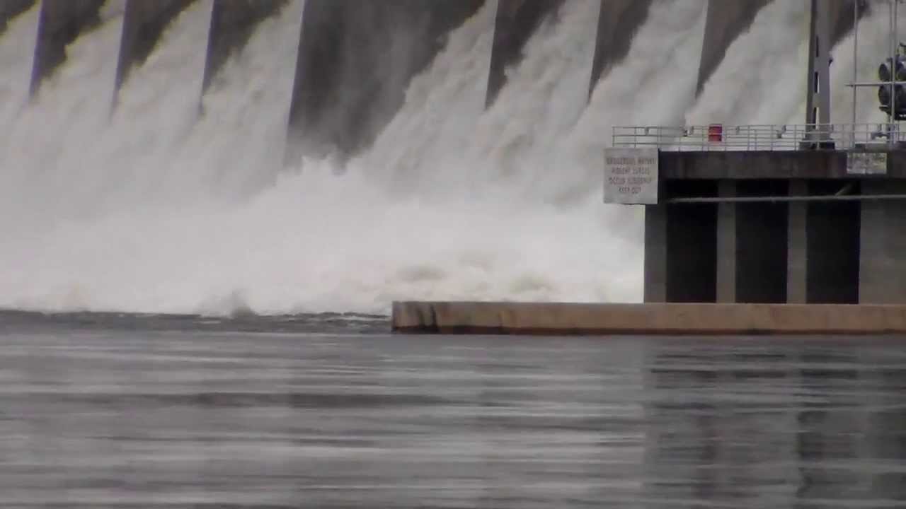 Wilson Dam Tennessee River Flood Water Spillway - YouTube