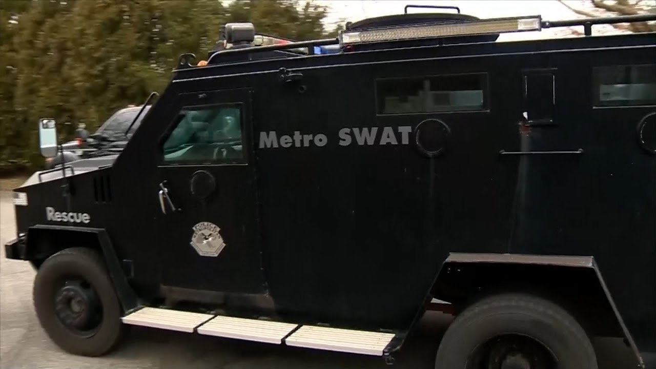 Cape Cod standoff involving SWAT, armed man lasts 8 hours - YouTube