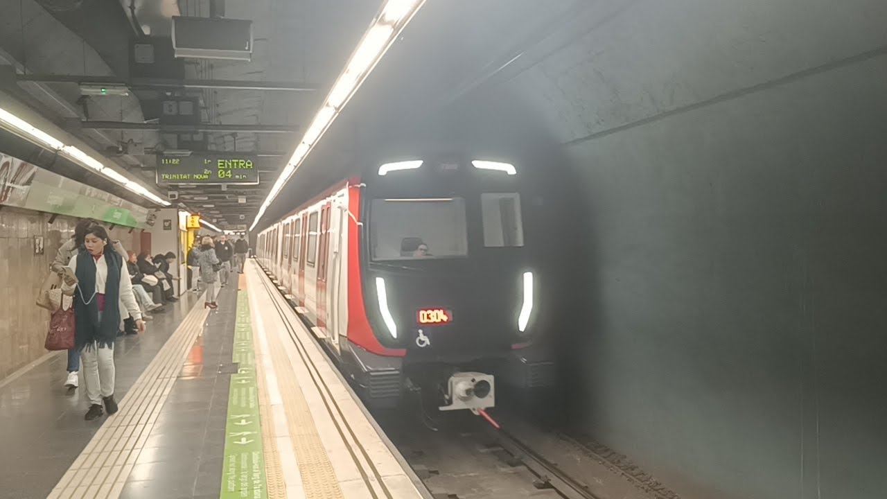 🇺🇦Поезд метро TMB 7000 приезжает к станции Espanya (L3) - YouTube