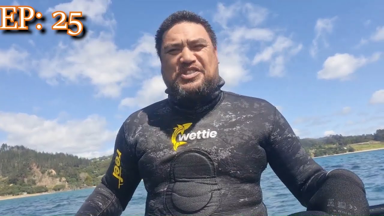 Crayfish diving & Spear fishing Te Ngaere Ep 25 - YouTube