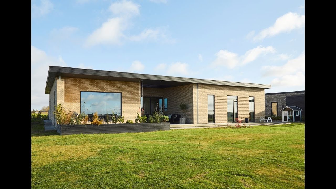 Funkis hus med udhæng | LASSE LARSEN HUSE - YouTube